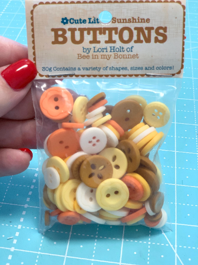 Cute Little Buttons – Bee In My Bonnet